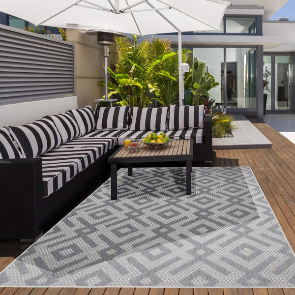 Ivy Bronx Tapis intérieur / extérieur gris clair tissé à plat Hogansville - Wayfair Canada